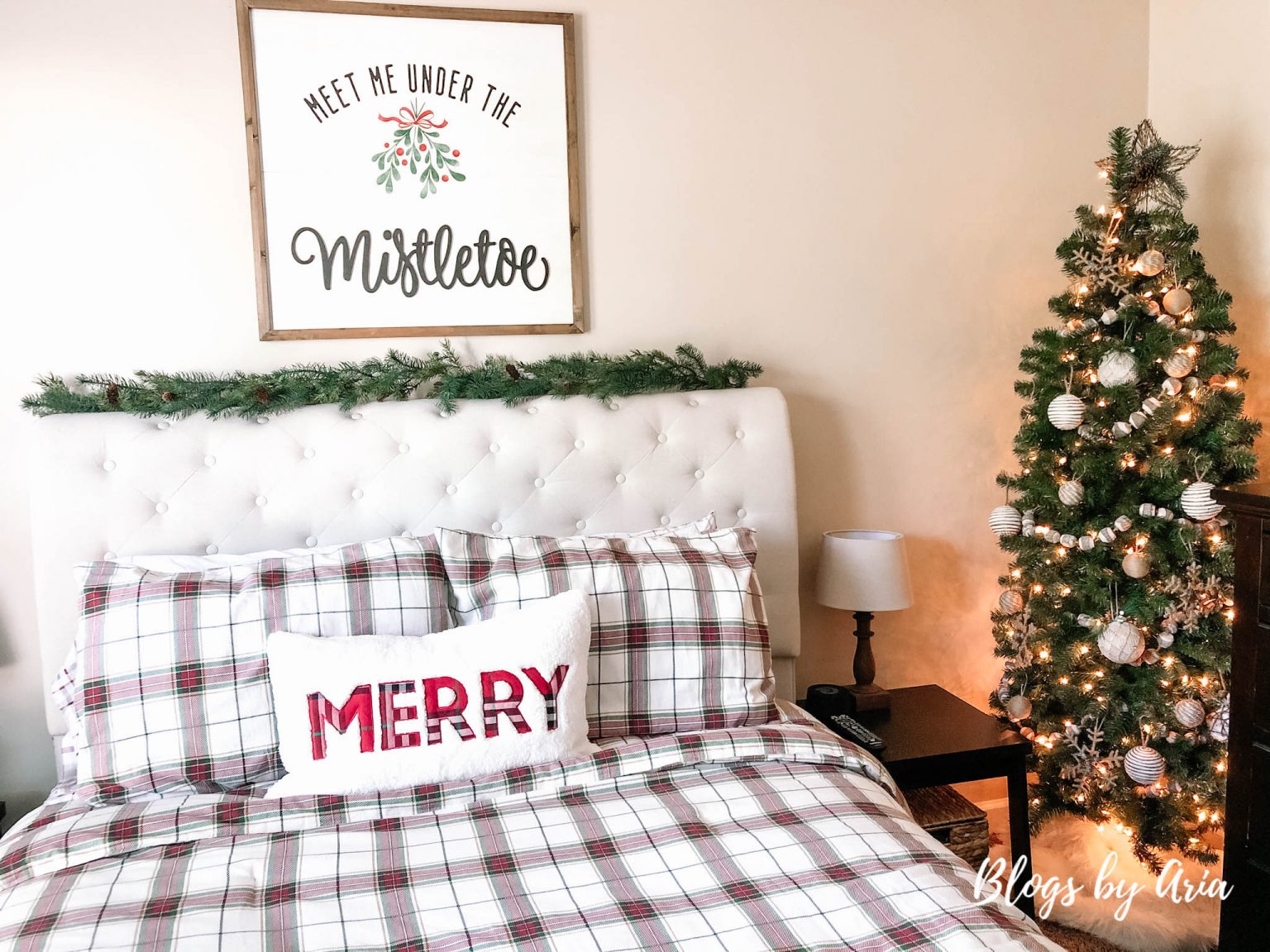Christmas Master Bedroom - Blogs by Aria