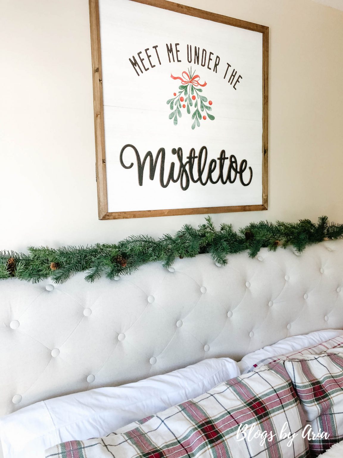Christmas Master Bedroom - Blogs by Aria