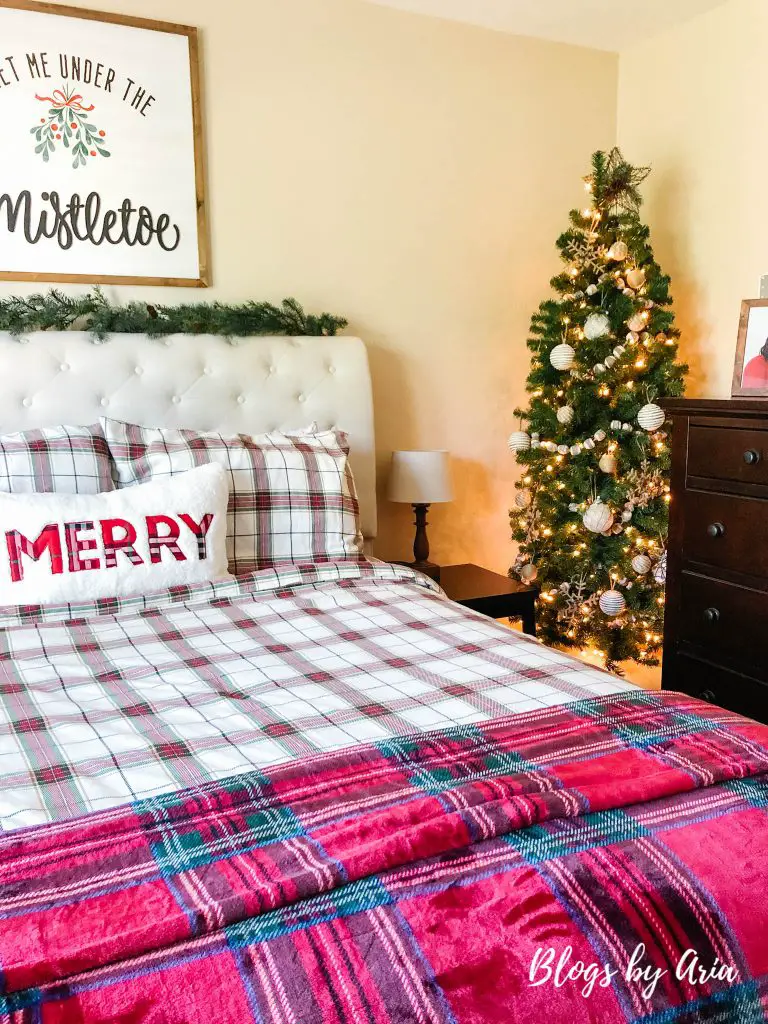 Christmas Master Bedroom - Blogs by Aria