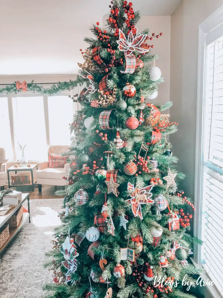 Red Plaid Christmas Tree - Blogs by Aria