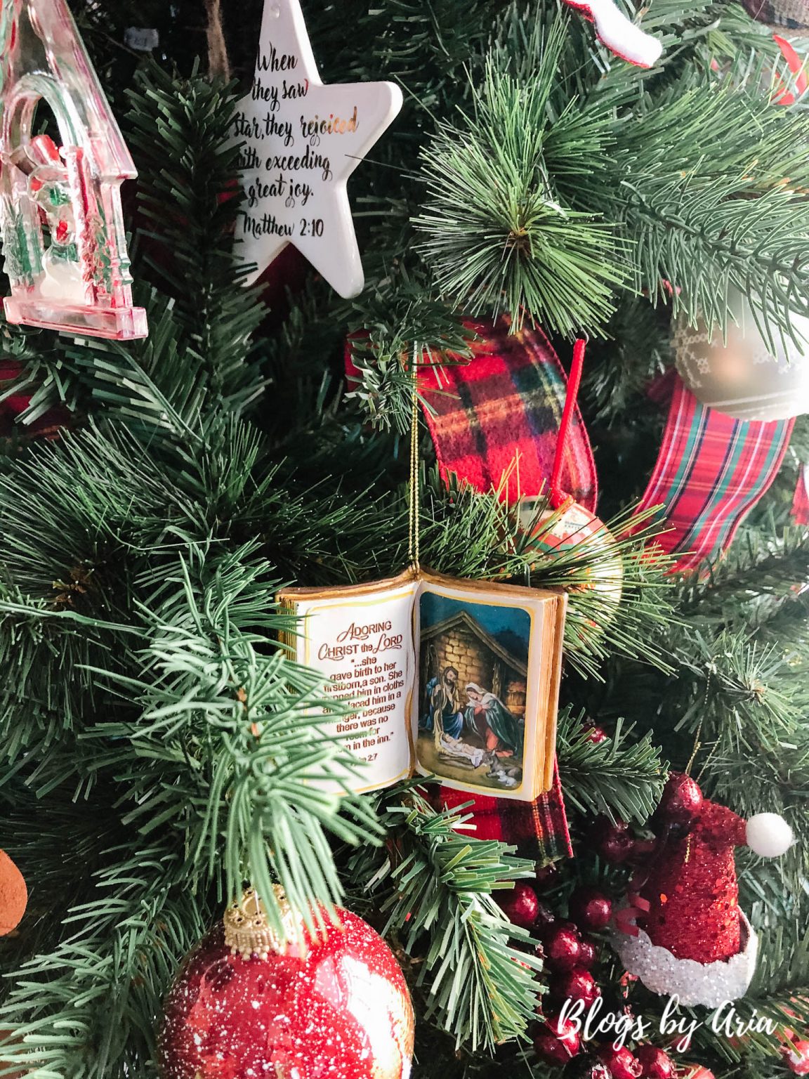 Red Plaid Christmas Tree - Blogs by Aria