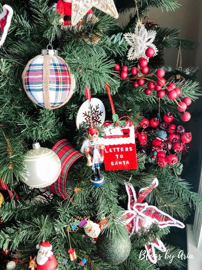 Red Plaid Christmas Tree - Blogs by Aria
