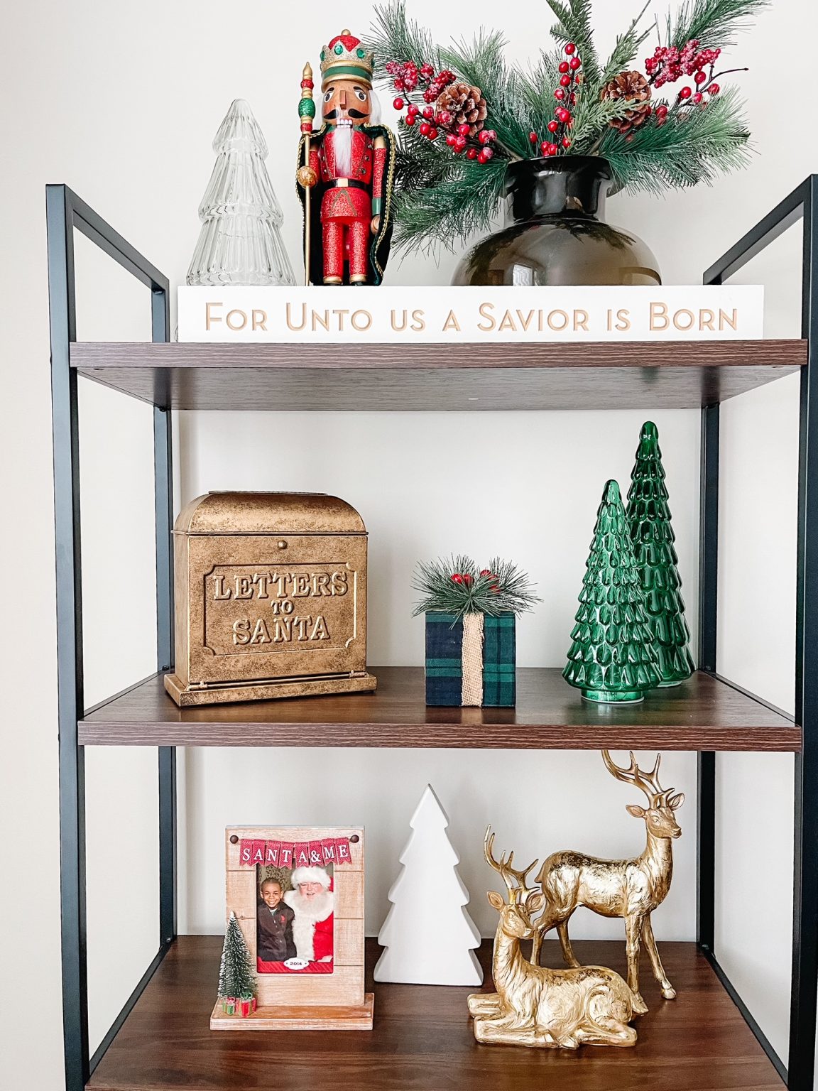 Christmas Styled Shelves - Blogs by Aria