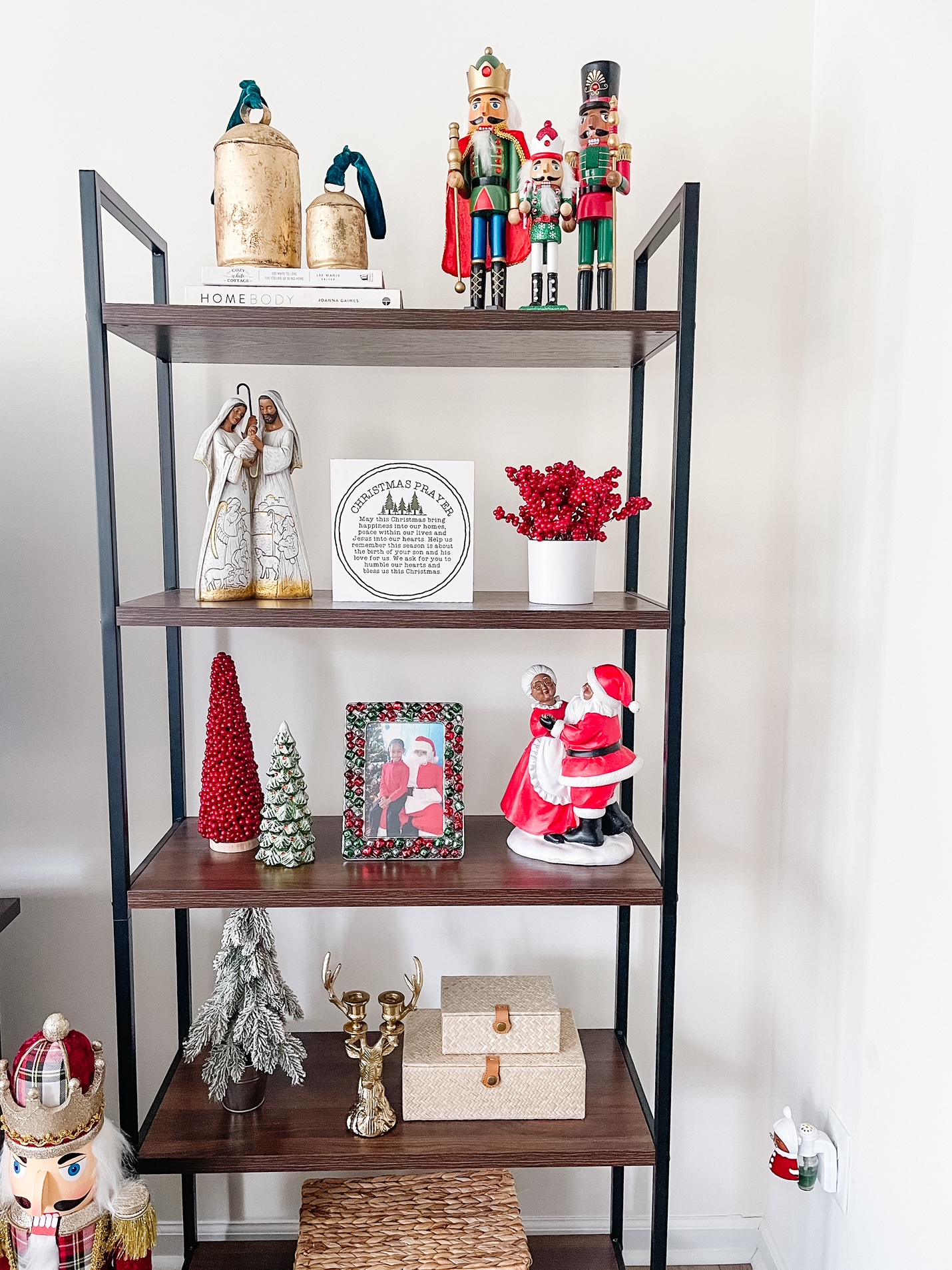 Christmas Styled Shelves - Blogs by Aria