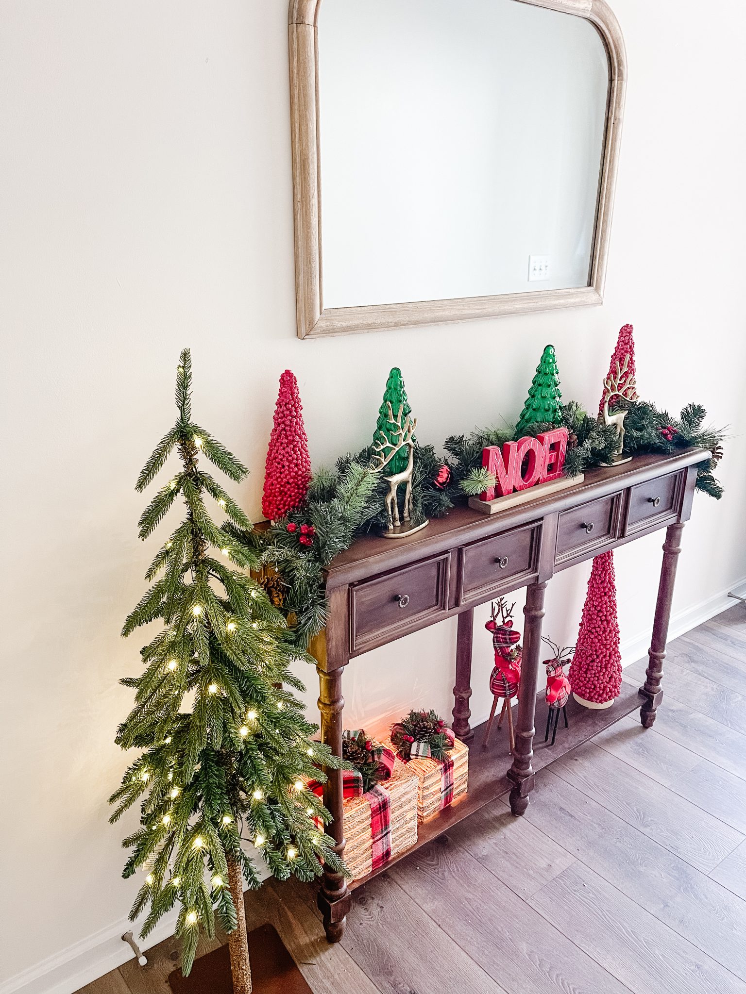 Christmas Console Table - Blogs by Aria
